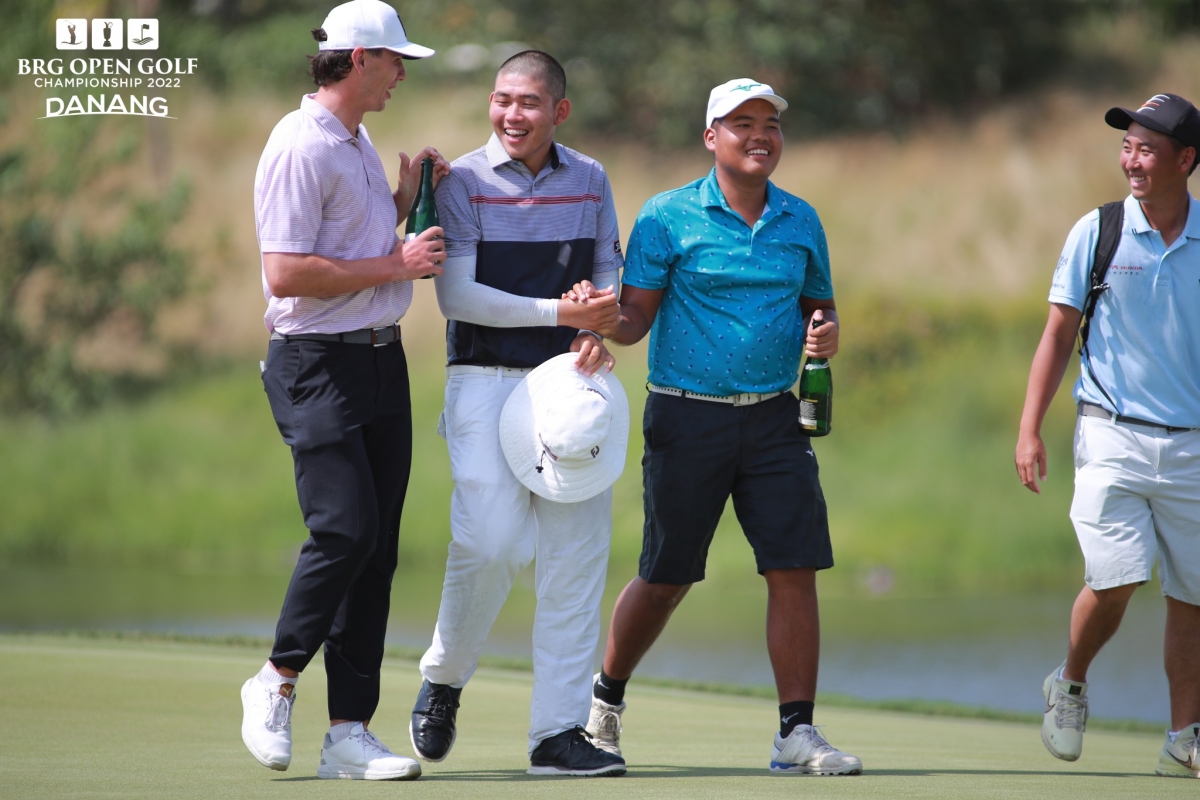 Chen Guxin giành cúp vô địch giải golf BRG Open Championship Danang 2022