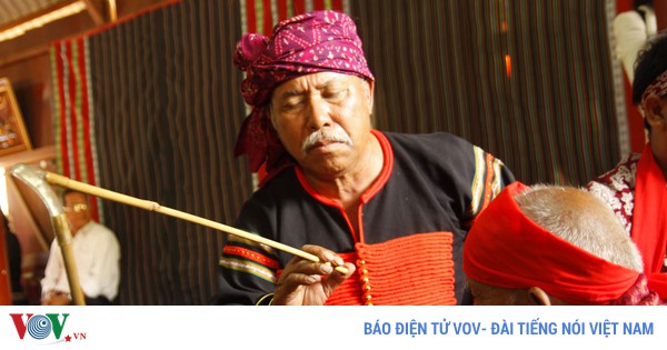 Chiếc vòng đồng, thế giới “tâm linh” của người Êđê