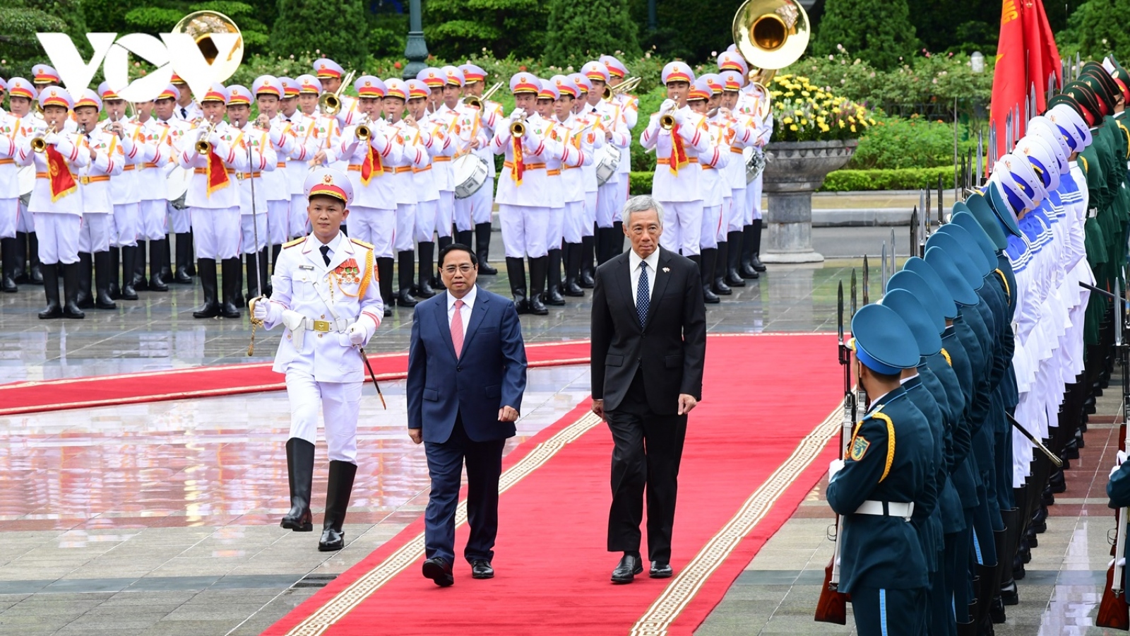 Vietnamese PM Chinh hosts welcoming ceremony for Singaporean PM Lee Vietnamese PM Chinh hosts welcoming ceremony for Singaporean PM Lee