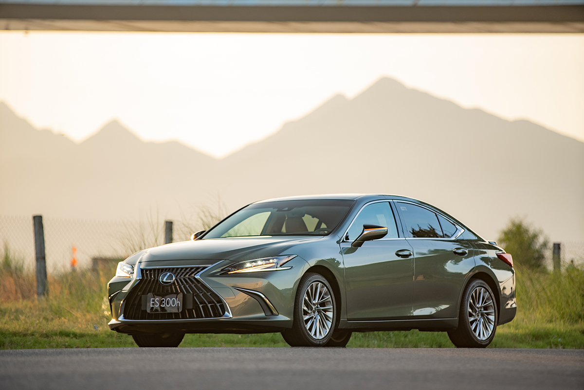 Lexus ES: Chiếc sedan hạng sang chuẩn mực cho giới doanh nhân hiện đại