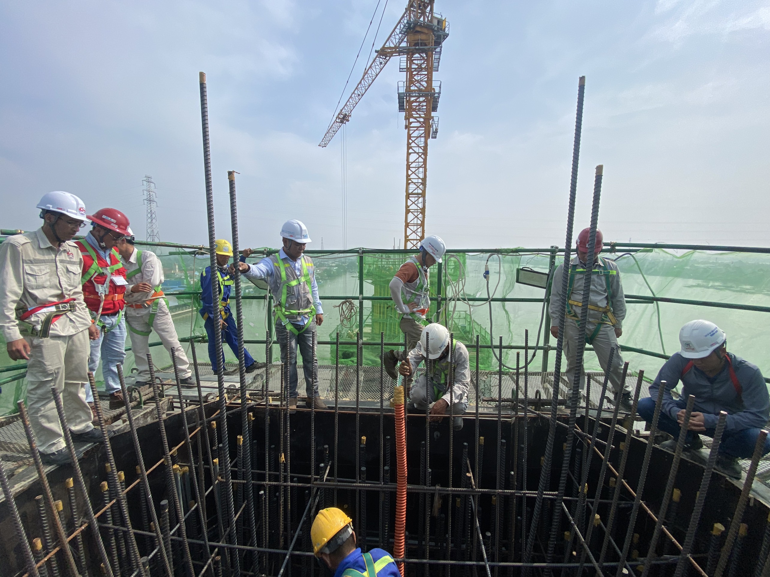Cầu Rạch Miễu 2 khẩn trương thi công sau Tết