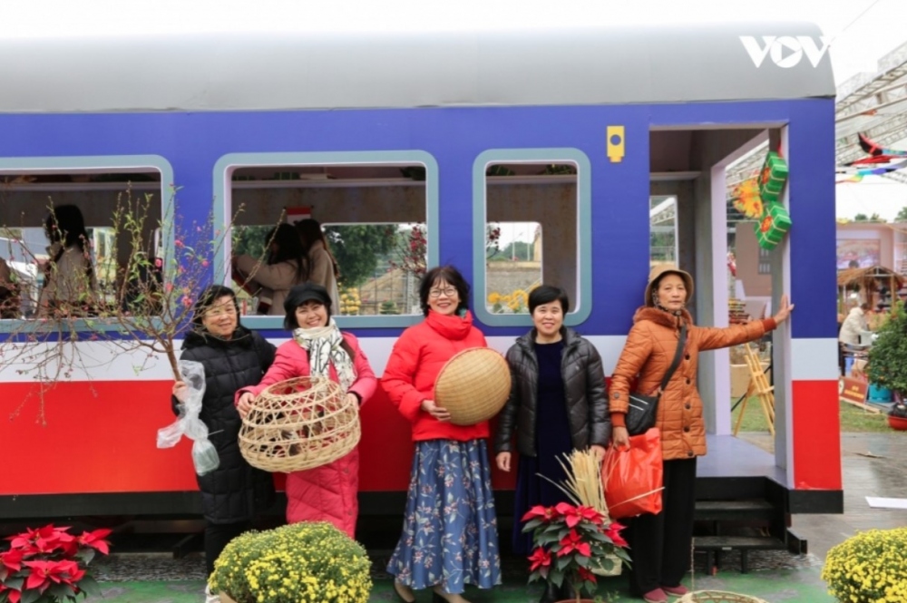 Traditional Tet activities recreated at Thang Long imperial citadel