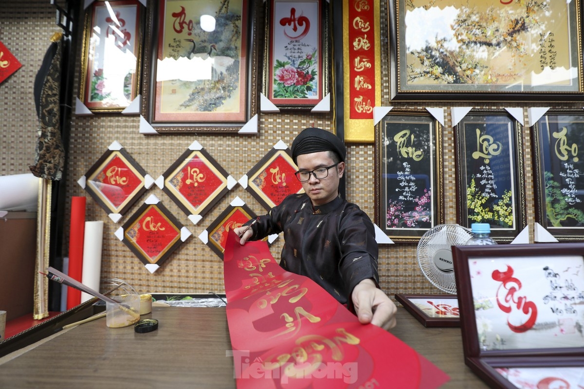 Tet culture goes on display at calligraphy street in Ho Chi Minh City