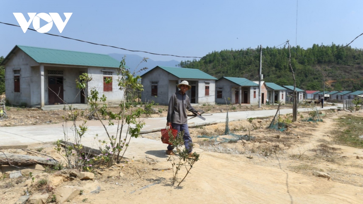 Vì sao dân không chịu vào ở khu tái định cư Ra Ly - Rào?