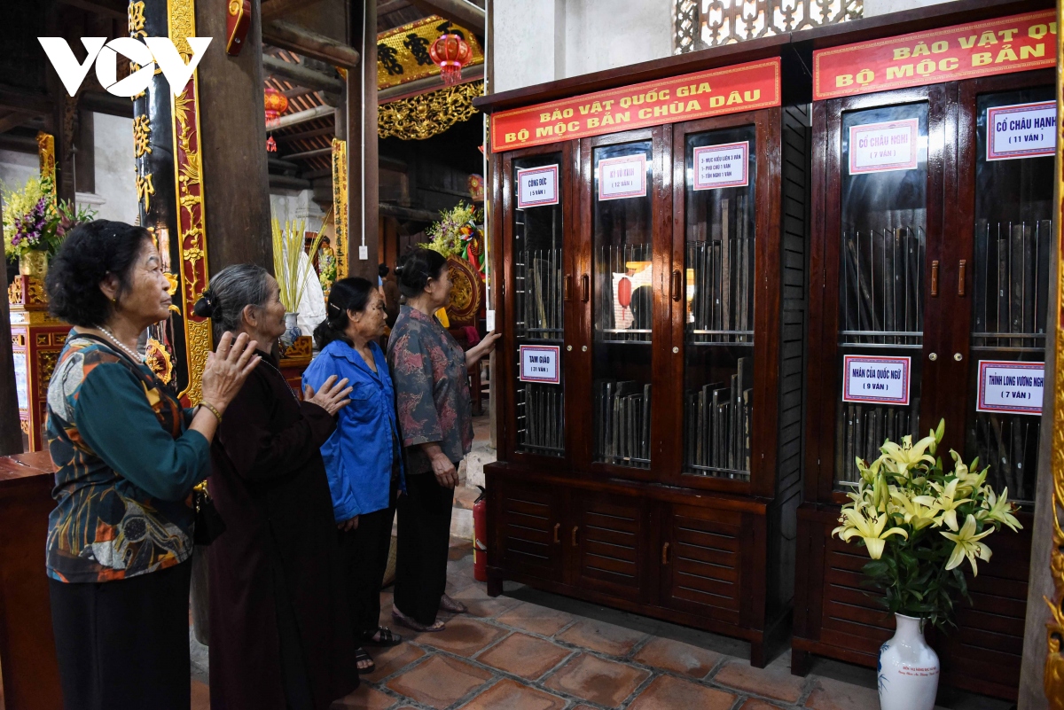 Cận cảnh mộc bản hàng trăm tuổi vừa được công nhận Bảo vật Quốc gia ở ...