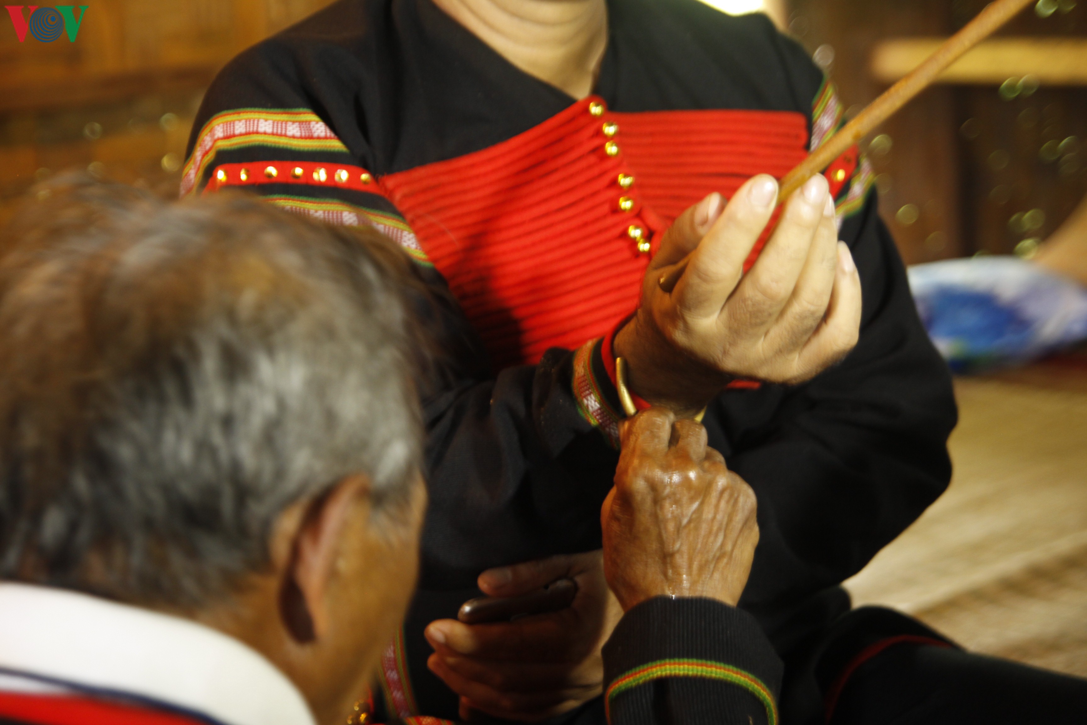 Chiếc vòng đồng, thế giới “tâm linh” của người Êđê